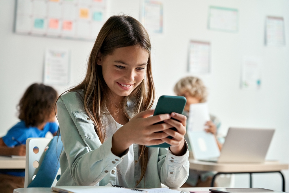 Kinder und Schüler: Handy ohne Vertrag oder mit Vertrag?